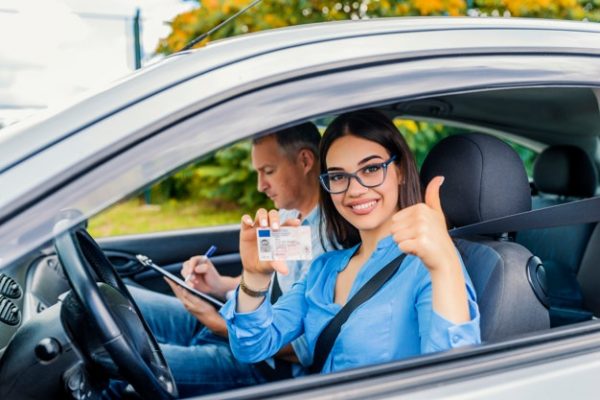 A Comprehensive guide about your first driving lesson by experts